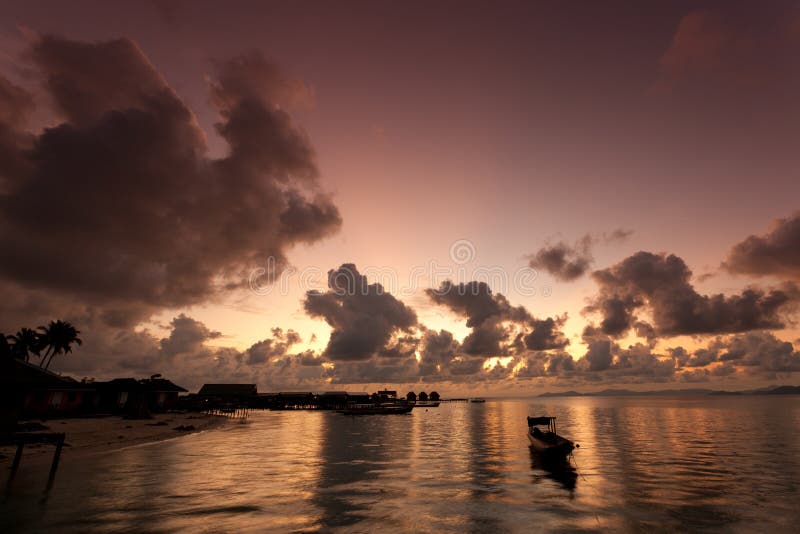 Isla Borneo de Mabul imagen de archivo. Imagen de nublado - 21193867