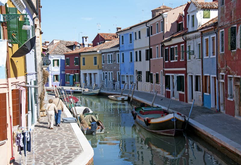 Isla de Burano - Venecia imagen de archivo. Imagen de barcos - 26709803