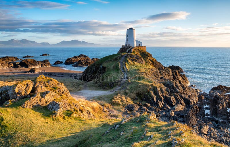 El Faro De La Isla De Llanddwyn, Mawr De Twr En Ynys Llanddwyn En ...