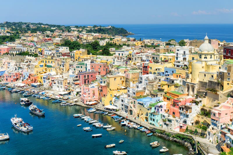 Isla de Procida de Italia foto de archivo. Imagen de italiano - 135944478
