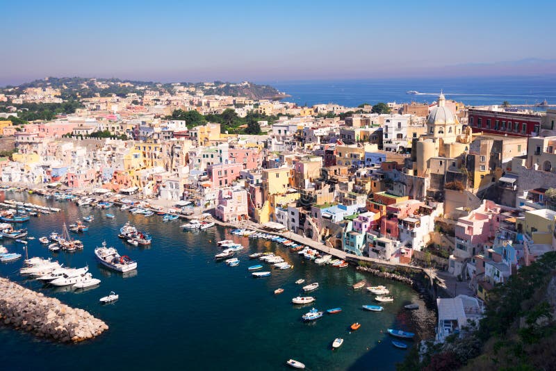 Isla de Procida, Italia imagen de archivo. Imagen de edificio - 137243525