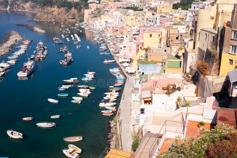 Isla de Procida, Italia foto de archivo. Imagen de colorido - 137243650
