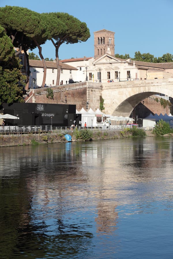 Isla de Tiber en Roma imagen editorial. Imagen de famoso - 26349805
