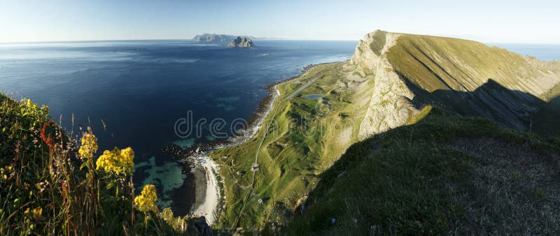 Isla De Vaeroy, Lofoten, Noruega Foto de archivo - Imagen de océano ...