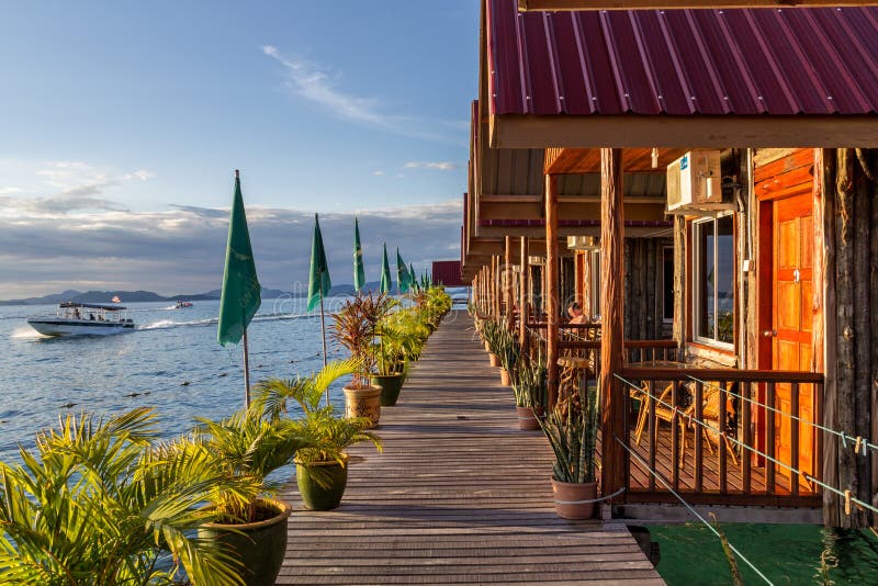 Isla Tradicional De Mabul De Las Casas De Planta Baja Imagen editorial ...