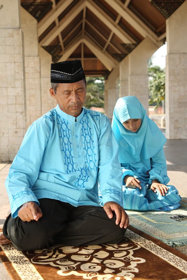 Islam, Father and Child Praying Stock Photo - Image of sitting ...