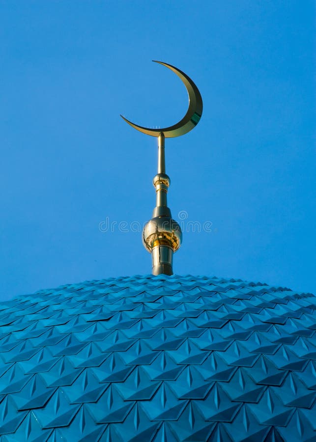 Islamic crescent on mosque stock image. Image of exterior - 19006147