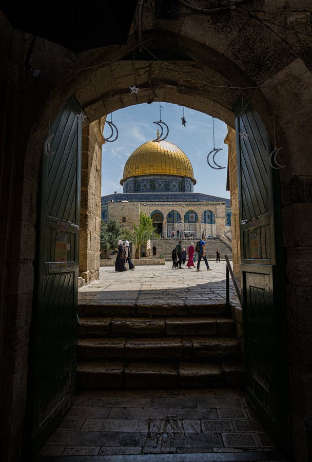 Islamic sites in Jerusalem editorial photography. Image of archway ...