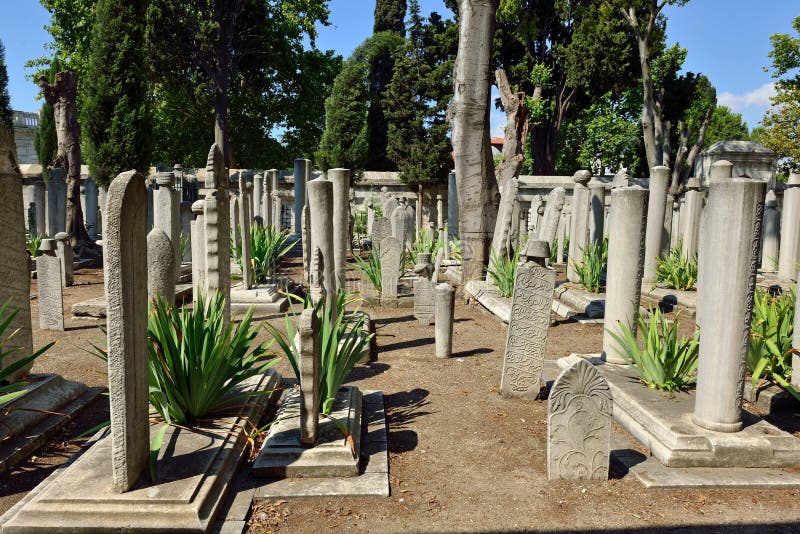 Islamischer Alter Grabstein in Einem Kirchhof Redaktionelles Bild ...