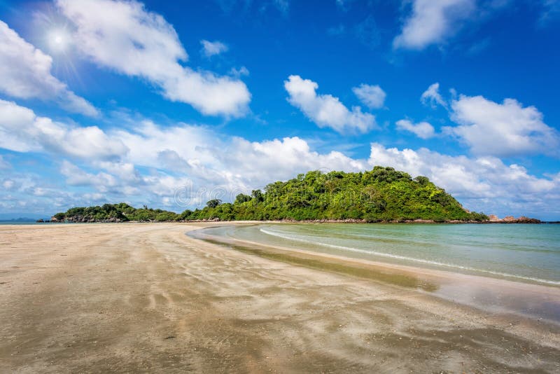 Island with Clean Beach Daylight Stock Image - Image of sunlight, sand ...