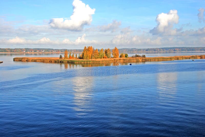 Island on Lake in the Autumn Stock Photo - Image of tree, beauty: 11310932