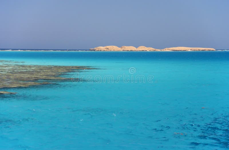 Islas en el mar imagen de archivo. Imagen de silueta, tropical - 2688441