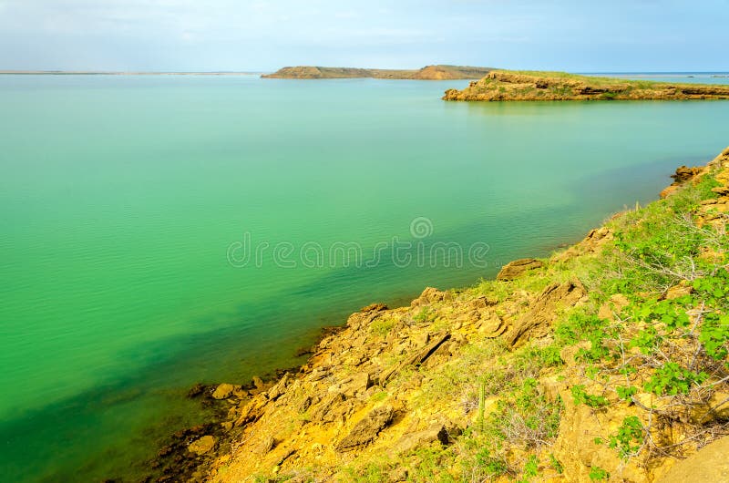 Islas y mar verde foto de archivo. Imagen de costa, travieso - 34939718