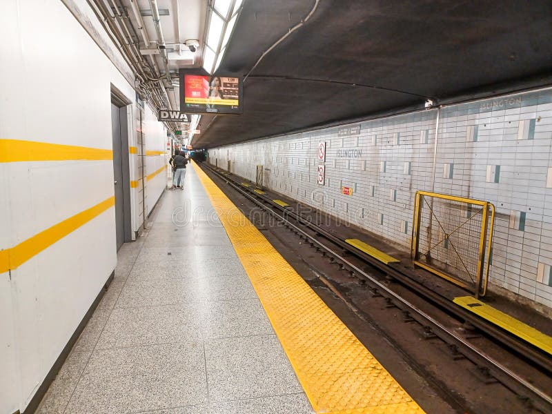 Islington Subway Station Interior View Editorial Photo - Image of ...