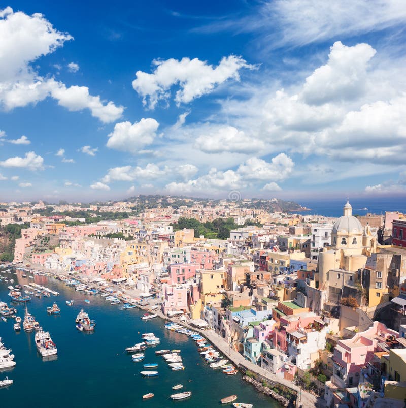 Isola di Procida, Italia immagine stock. Immagine di spiaggia - 115747823