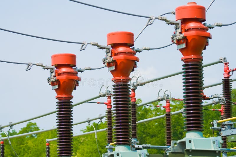 Isolatorer arkivfoto. Bild av foto, elektricitet, keramiskt - 10562552