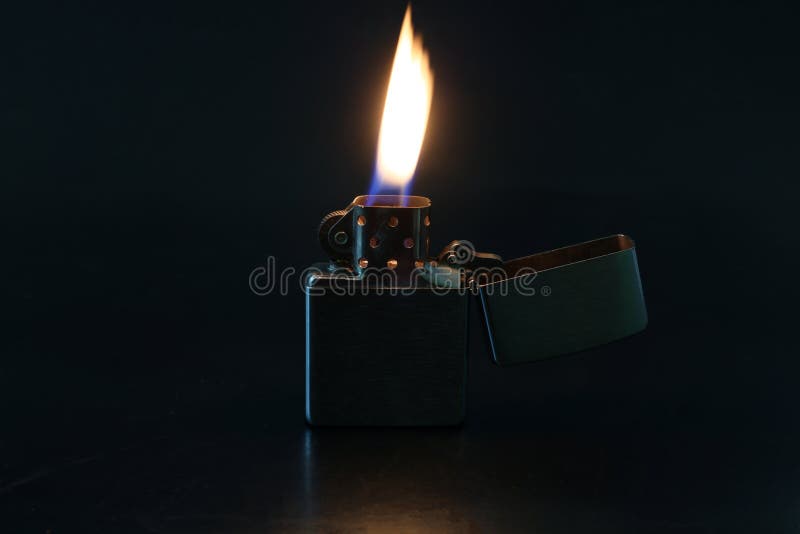 Isqueiro E Sua Chama Isolada Em Um Fundo Preto Imagem de Stock - Imagem ...