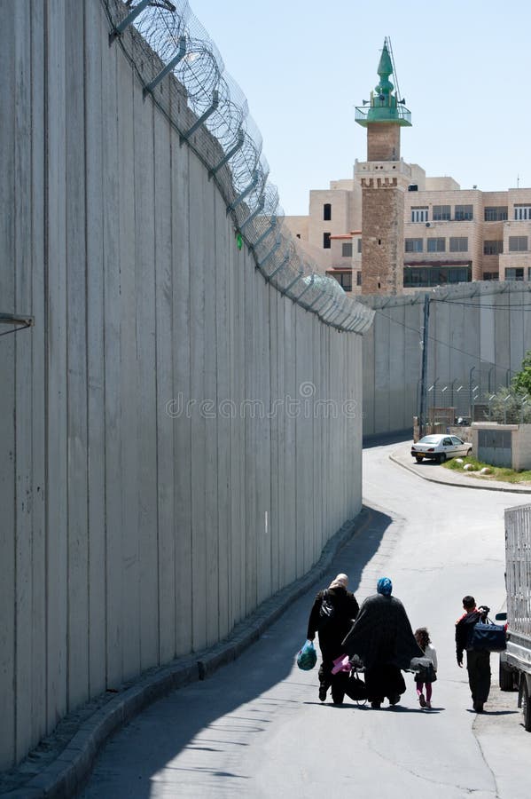 Israeli Separation Wall editorial photography. Image of muslim - 22704642