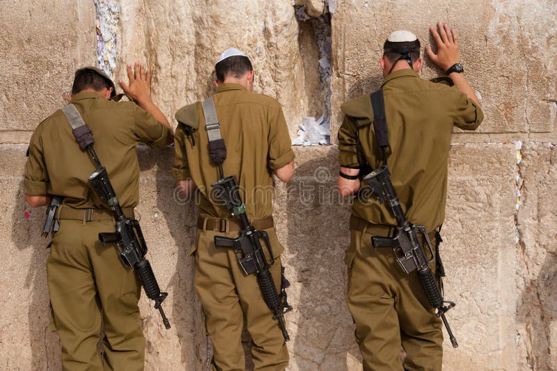Idf Soldiers At The Wall