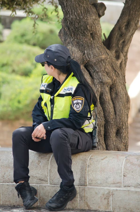 Israeli woman in police editorial photo. Image of landmark - 37652906