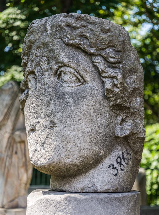 Istanbul Archaeological Museum Courtyard Ancient Statue in Istanbul ...