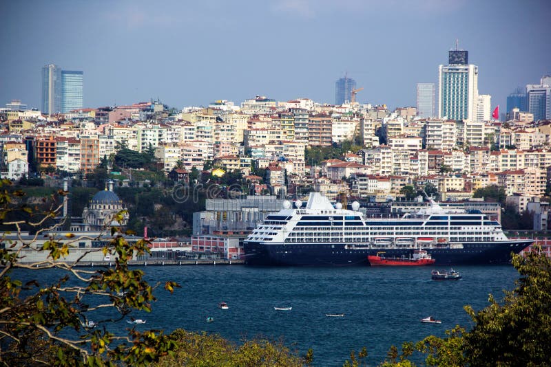 Istanbul, Bosphorus editorial stock image. Image of channel - 90825309