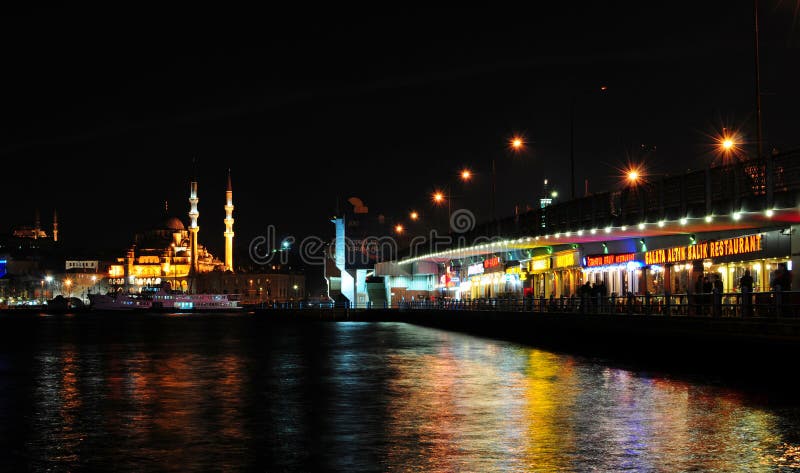 Istanbul night editorial stock image. Image of turkey - 295870204