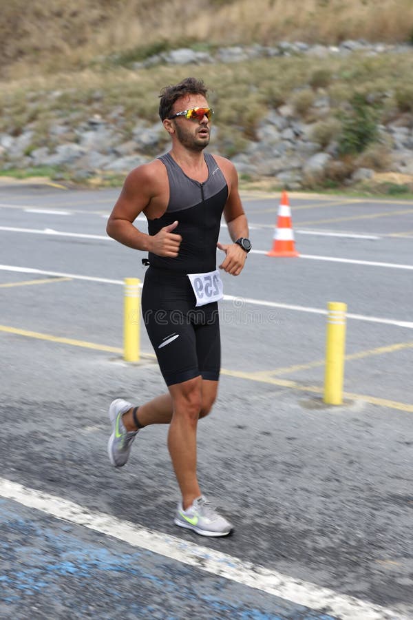 Istanbul Sprint Triathlon editorial image. Image of triathlete - 202465780