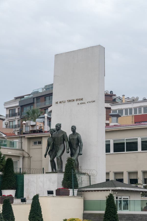 Ataturk statue in Istanbul editorial photo. Image of attraction - 274225681