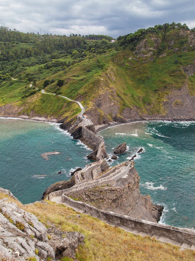 Isthme de Gaztelugatxe image stock. Image du john, escaliers - 47517557