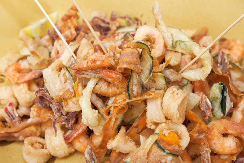 Bakvis Bij De Markt Van Awassa Stock Foto - Image of baksteen, koszak ...