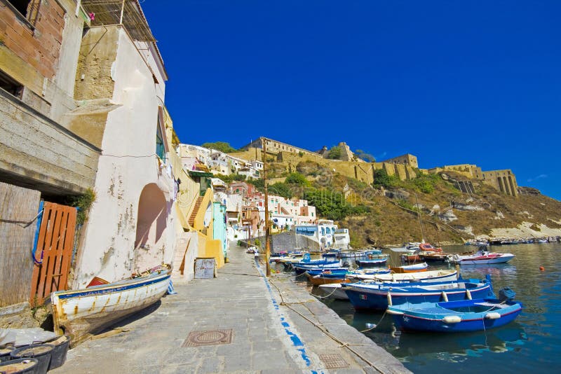 Italiaanse Overzeese Kust, Procida, Napels Stock Foto - Image of zonnig ...