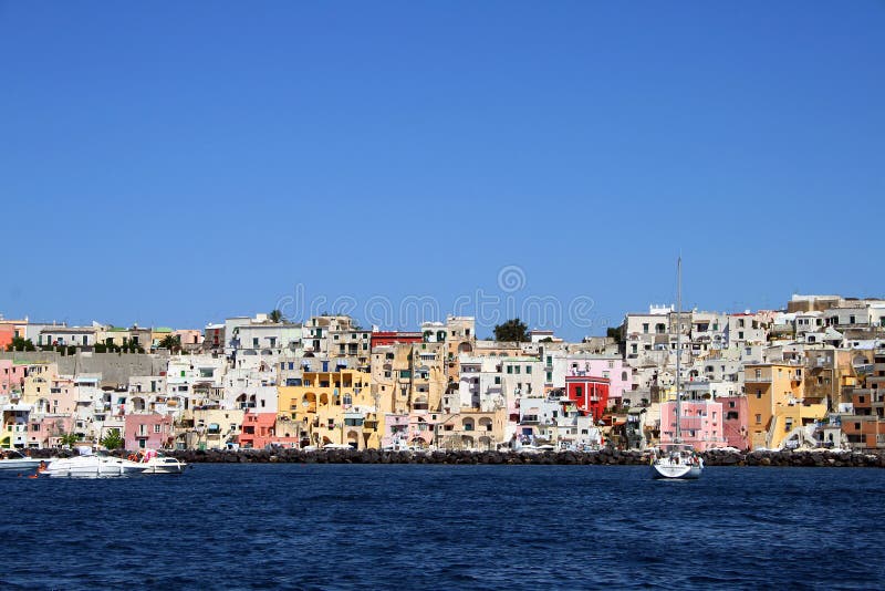 Italiaanse Kust, Procida, Napels Stock Afbeelding - Image of paradijs ...
