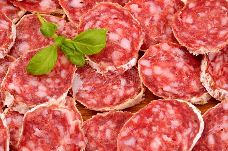 Italiaanse salami stock afbeelding. Image of kruidig - 36848095