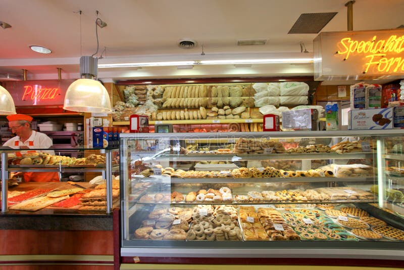 Italian bakery shop editorial image. Image of dessert - 32422000