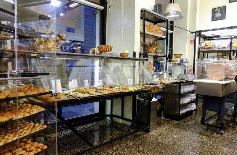 Italian Bakery editorial stock image. Image of rome, cake - 50851074