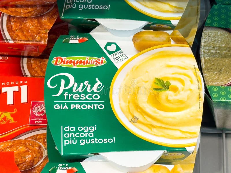 Italian Instant Mashed Potatoes Packaging in Supermarket Display ...
