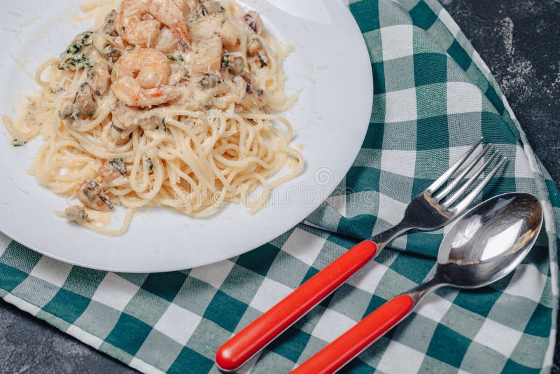 Italian Pasta with Seafood and King Prawns, Spaghetti with Sauce Stock ...