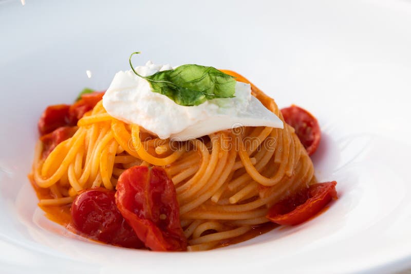 Italian Pasta - Spaghetti with Stracciatella Cheese Closeup ...