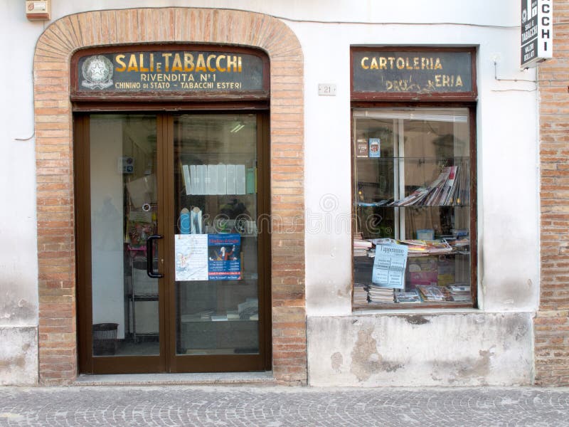 Shop in Tower District, Fresno Editorial Photography - Image of ...