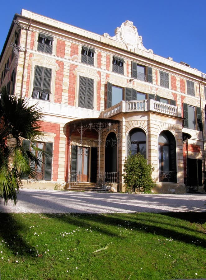 Italian Villa Entrance And Courtyard Plaza Stock Image - Image of ...