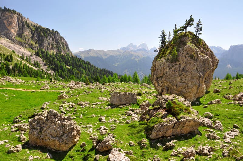 Italien-Alpen stockbild. Bild von blau, weide, nave, berg - 29643617