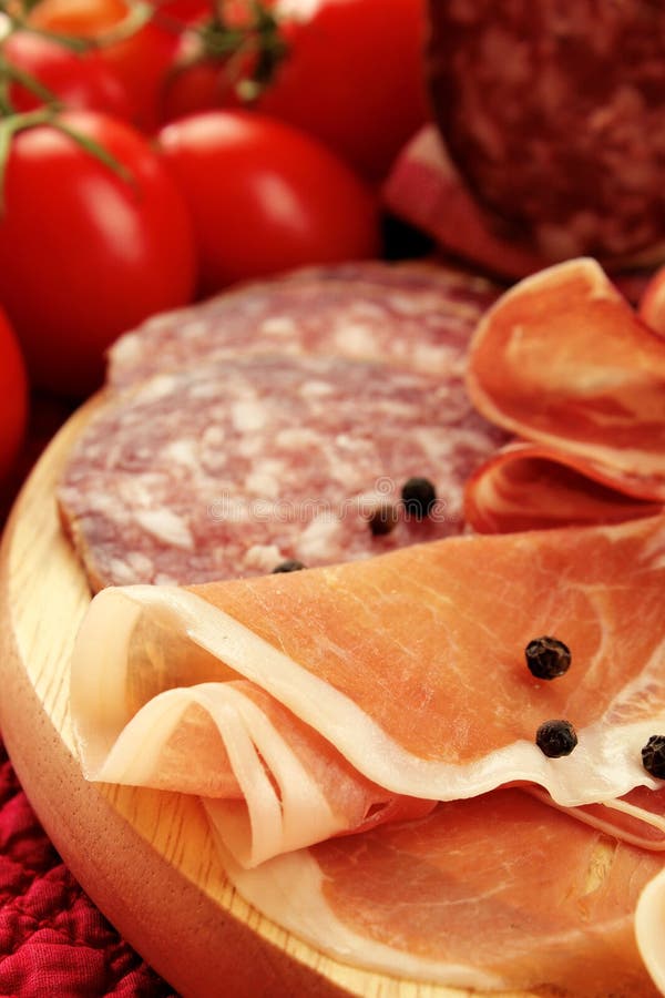 Italienischer Schinken Und Salami Stockfoto - Bild von italien ...