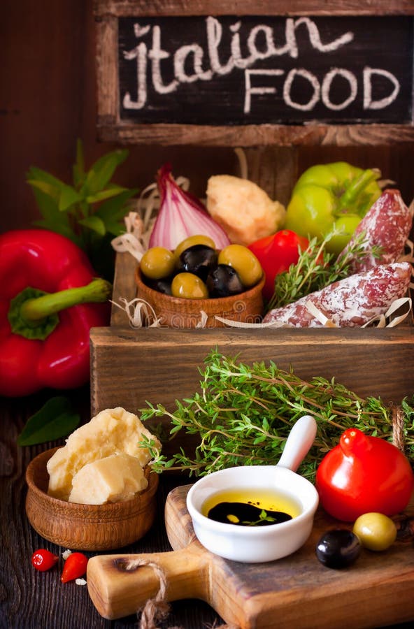 Italiensk mat. arkivfoto. Bild av makaroni, traditionellt - 30521568