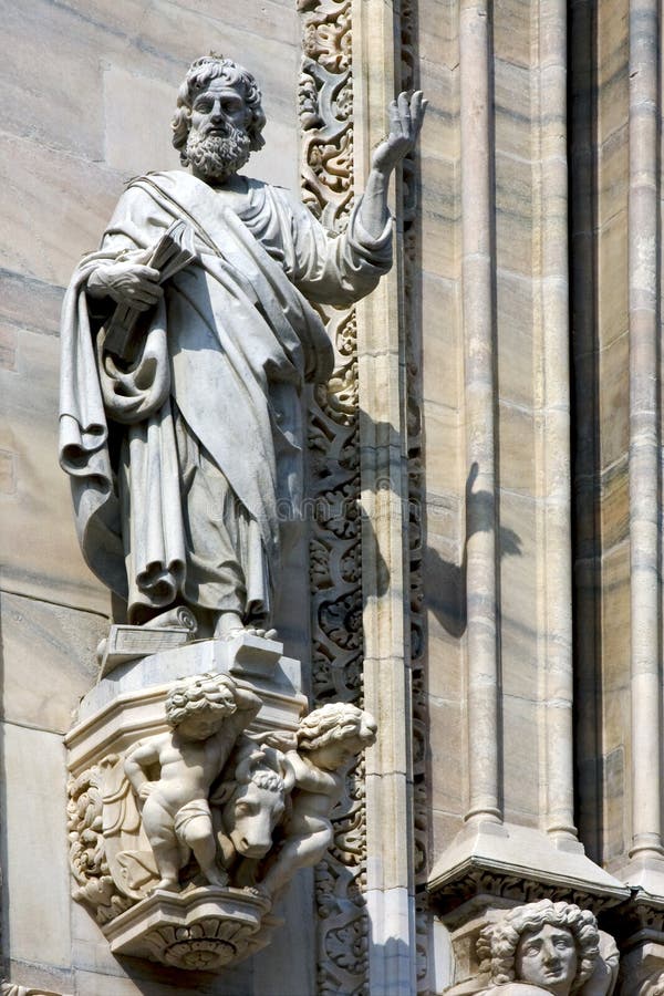 Italy statue stock image. Image of divinity, catholicism - 33287633