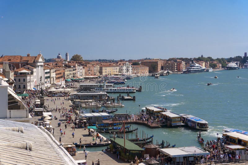 Italy Venezia windows view editorial stock image. Image of minwt - 36383944