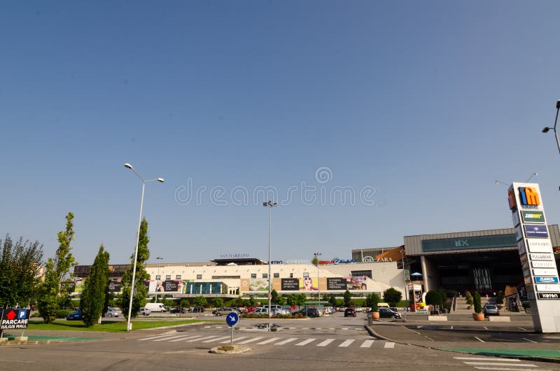 Iulius Shopping Mall Timisoara Imagen editorial - Imagen de mercado ...