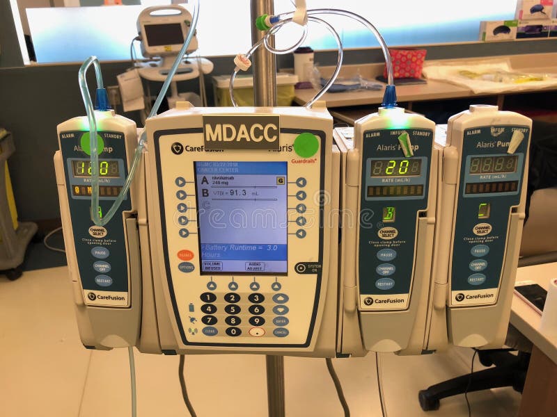 IV pompe médicale de pompe photographie éditorial. Image du patient ...