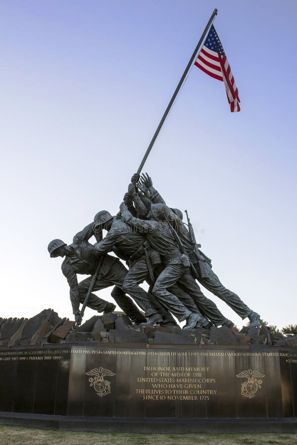 Iwo Jima Flag Rasing imagen editorial. Imagen de america - 83164180