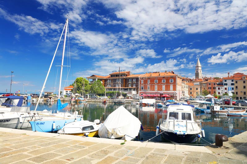 Izola-Erholungsort in Slowenien Stockbild - Bild von kanal, hafen: 98743605